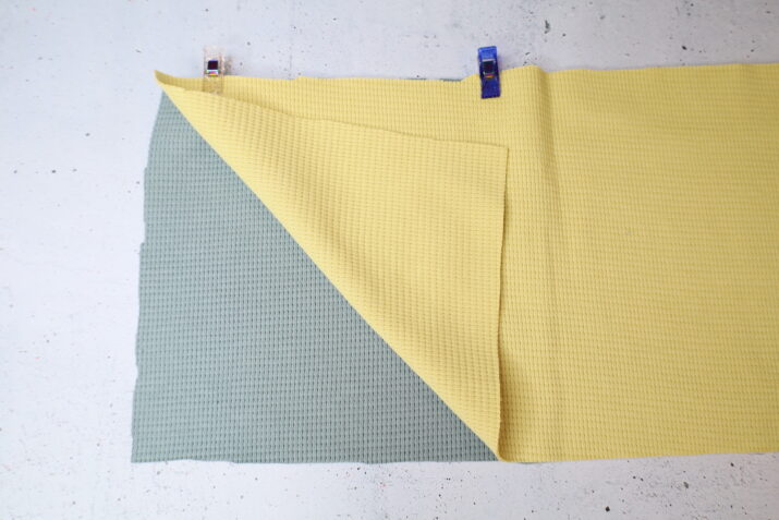 Easy Loop mit Twist nähen – kostenloses Schnittmuster - Snaply Magazin