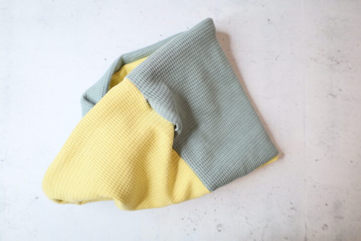 Easy Loop mit Twist nähen – kostenloses Schnittmuster - Snaply Magazin